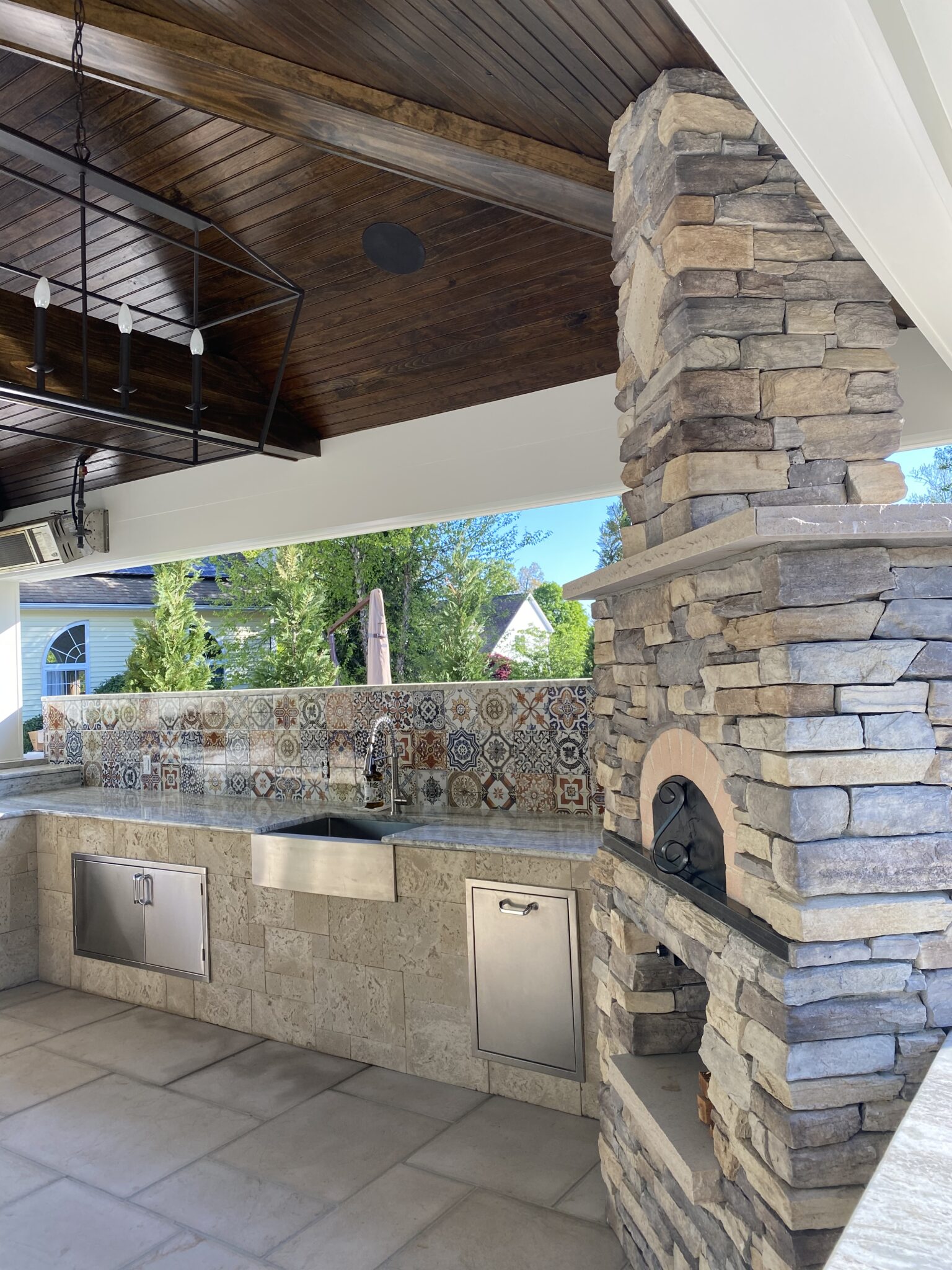 5 Custom Outdoor Kitchen Designs with Pizza Ovens - Forno Bravo ...
