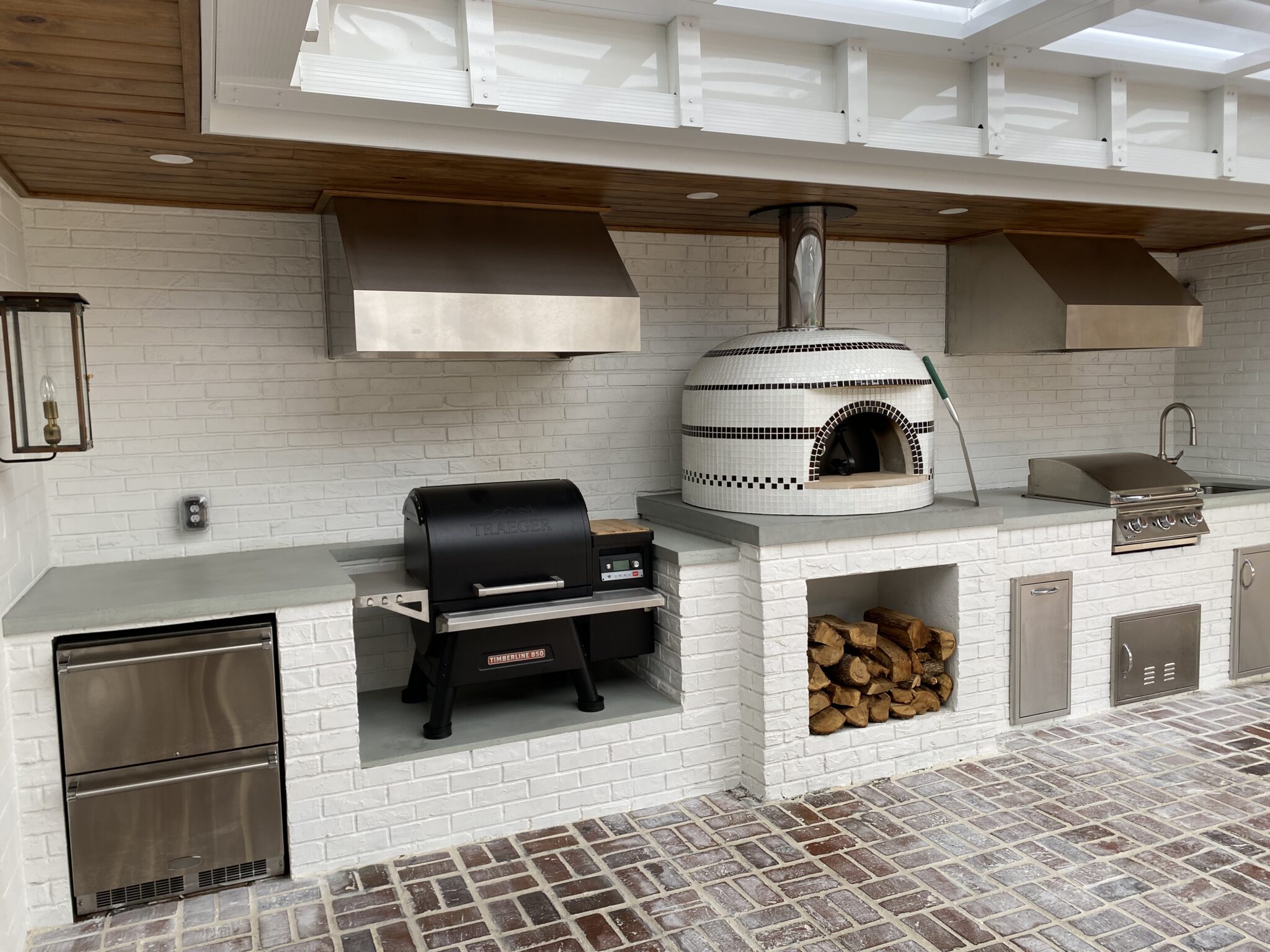 5 Custom Outdoor Kitchen Designs with Pizza Ovens - Forno Bravo ...